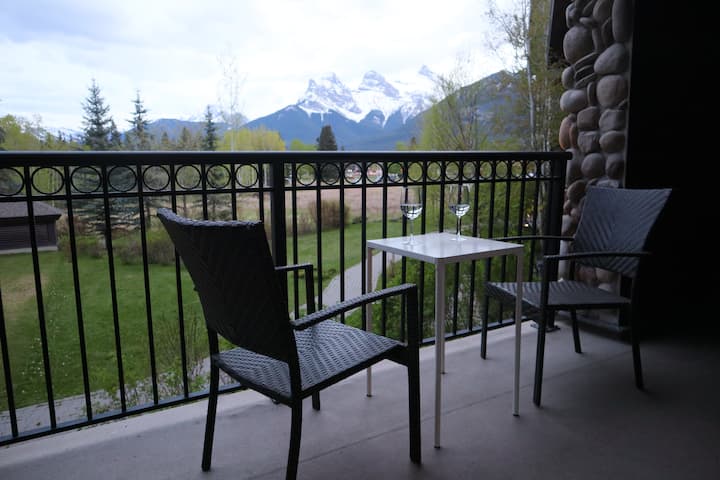 3-sister Mtn View /4-star Resort - Canmore