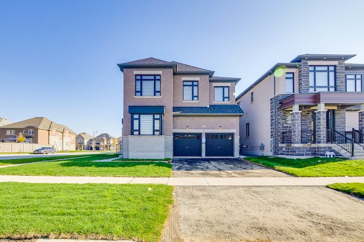 Modern 4br Home - Quite & Convenient Location - Brampton