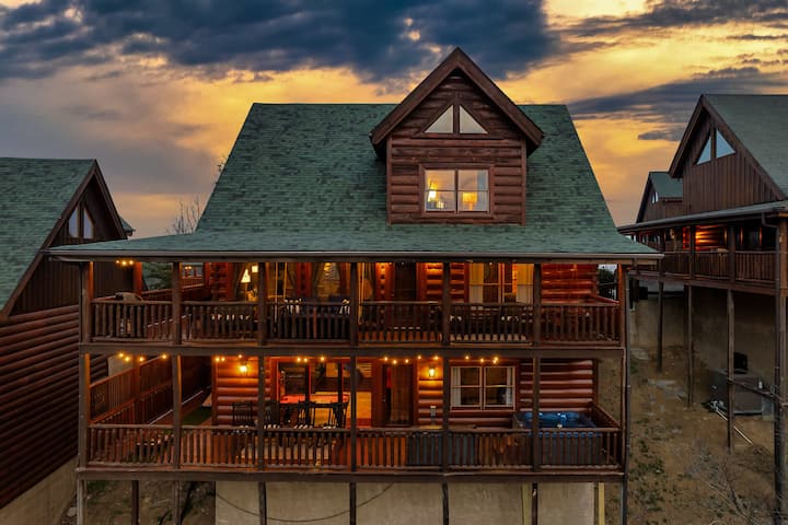 Spring Break Getaway! Slide, Views, Hot Tub, Pools - Pigeon Forge, TN