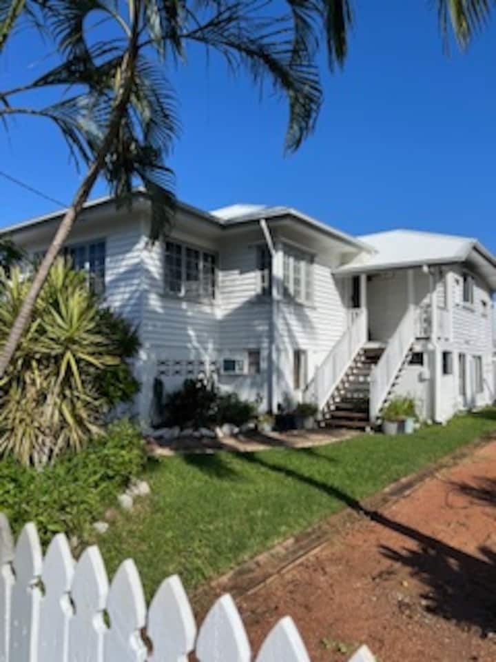 Easy Living Sunny Days - Upstairs Only - Townsville