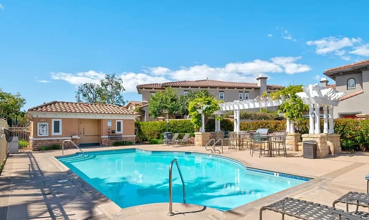 Signal Hill Luxury Home With Pool, Panoramic Views - Long Beach, CA