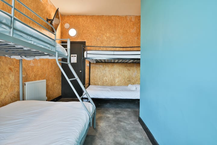 Studio 95 - Private Dormitory In Swansea Hostel - Swansea, UK
