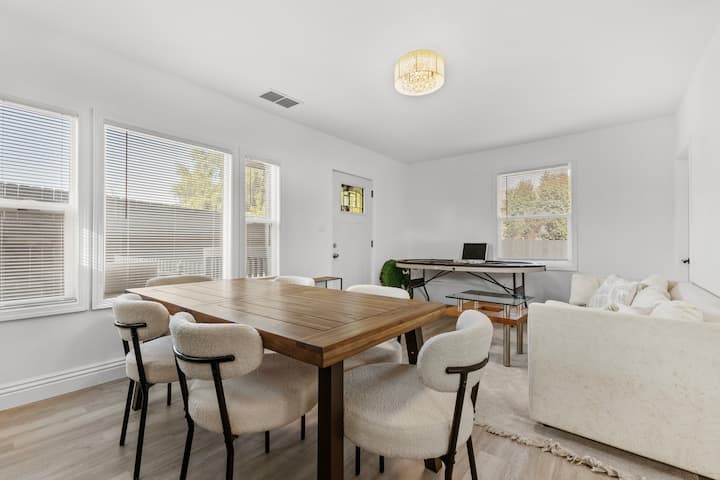*(26+)dt5mins/2units-duplex/2kitchens/8+parking - San Diego