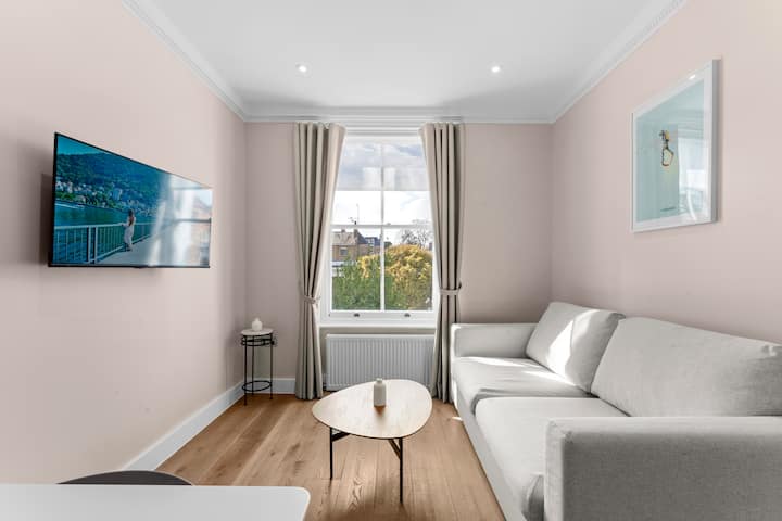 Apartment 5 (2 Beds & Sofa Bed) - London