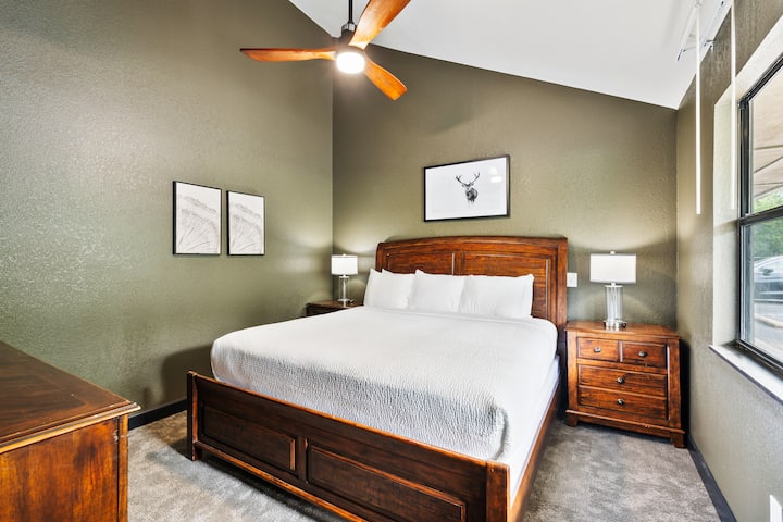 Renovated Cades Cove Luxury Suite Kitchenette - Townsend, TN