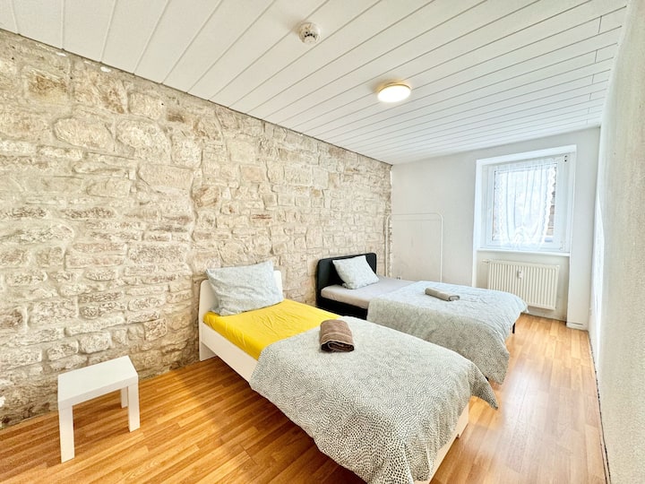 Steintor3 Apartment With 3 Bedrooms For 5-8 Guests - Zeitz