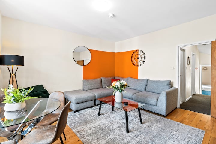 Week Discount | Station | 10 Bed |  Sleeps 12 - Brighton