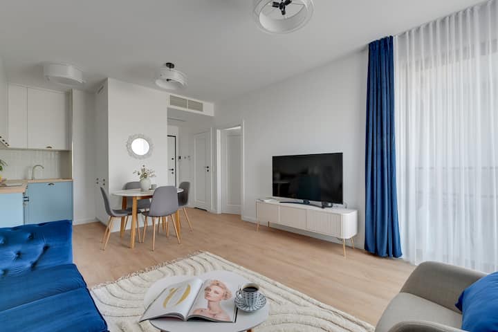 Gdańsk Shipyard & Foodhall | Parking | Doki G250 - Polen