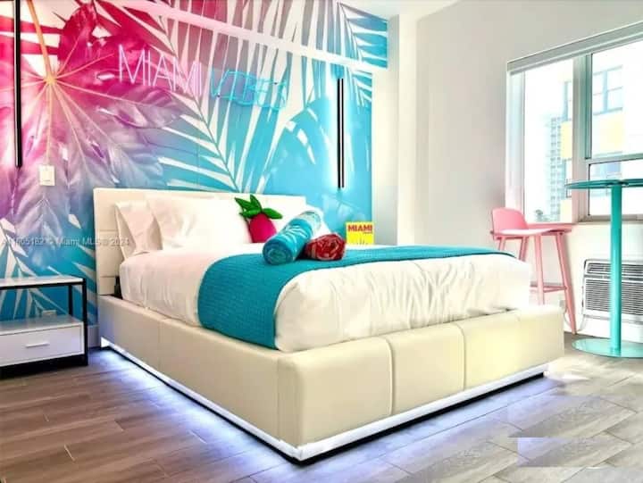 Tropical South Beach Condo- Pool+miami Beach Vibes - South Beach, FL