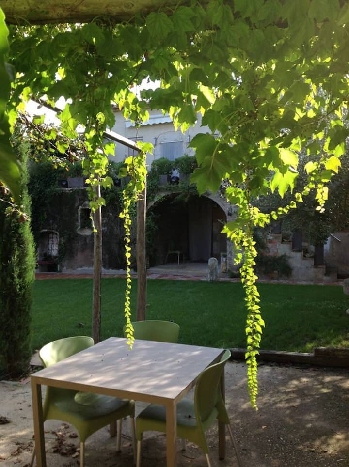 Hab. Pirineos, Calma Y Silencio - Banyoles