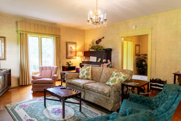 The Historic Turner House - A Lesson In Relaxation - Jamestown, TN