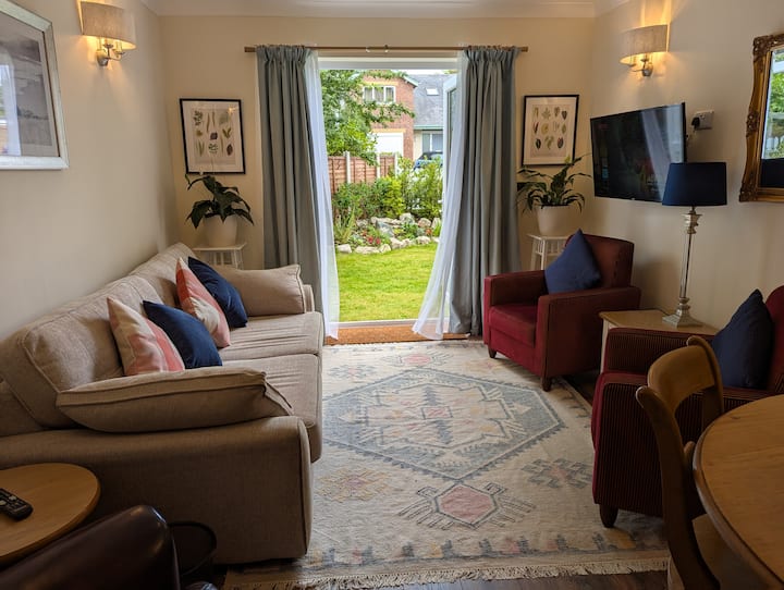 5-bedroom House | Sleeps 10 | Garden | Parking - Blackpool