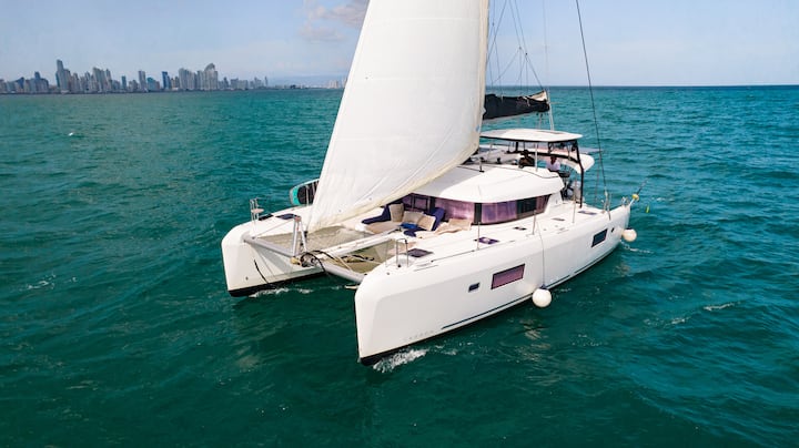 Catamaran Tour To Taboga For 20 Guest - Panama City