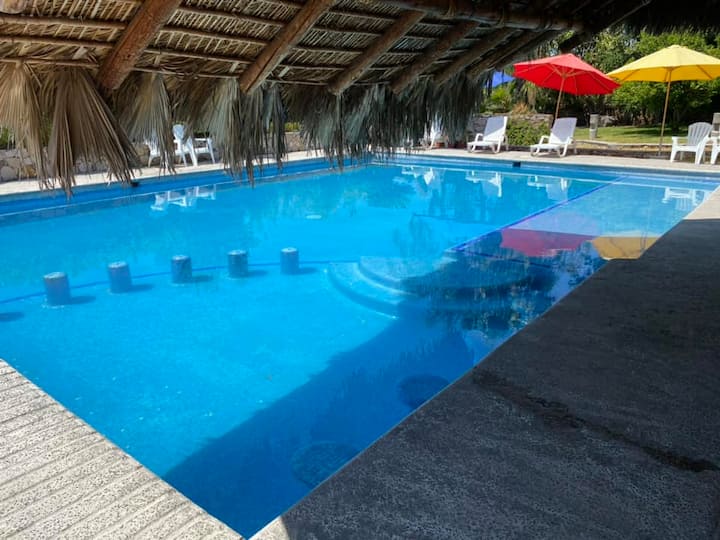 Casa De Piedra, Con Espectacular Vista Al Lago. - Tequesquitengo