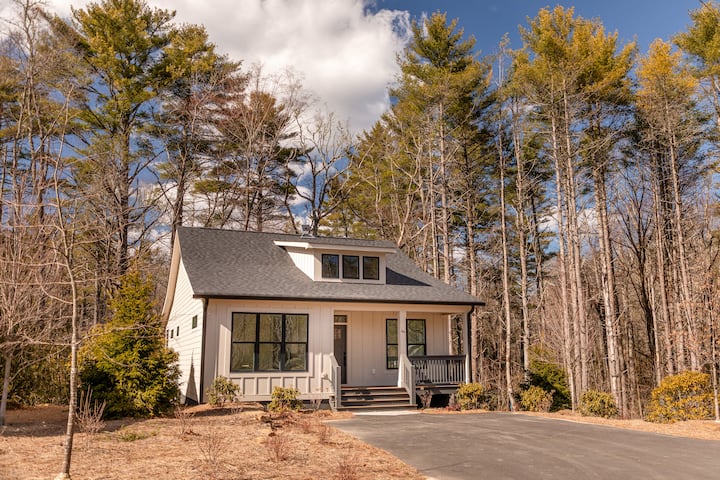Gentle Bear Cottage (Short Walk To Waterfall!) - Cashiers, NC