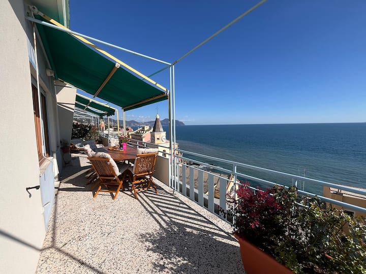 Orizzonte Sul Mare.   Citra 010025-lt-5529 - Gênes