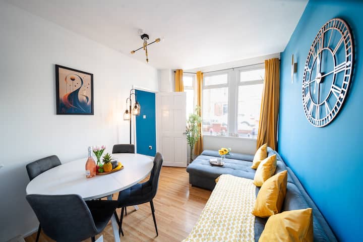 Open Mind Property - Hottub, 7 Guests & Parking - Isle of Wight