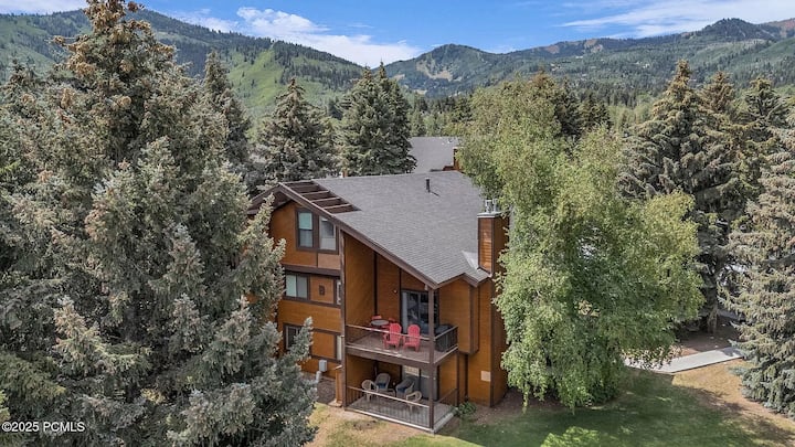 Canyons Village-2 Bdrm+bunk Room+hot Tub+pool - Deer Valley, UT