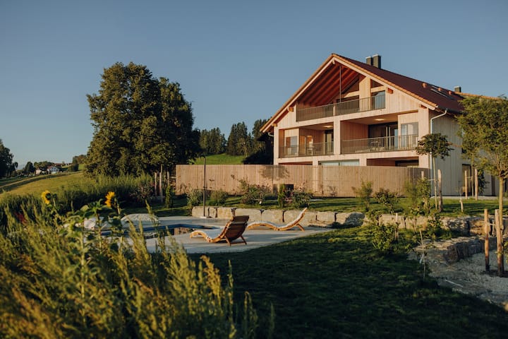 Sona Suites Allgäu: Sauna, Whirlpool & Bergblick - Altusried