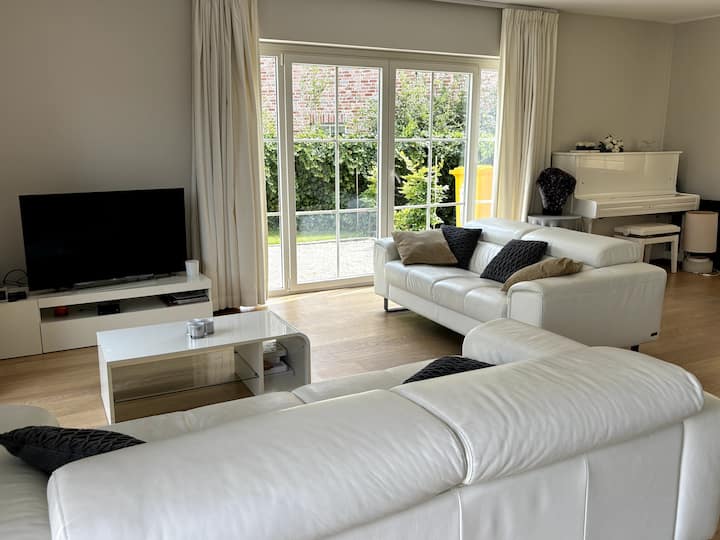 Maison Brabançonne Avec Piscine - Wavre