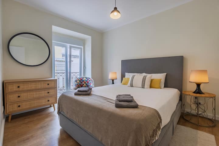 Bairro Alto Central 2bedroom Apartament - Lizbona