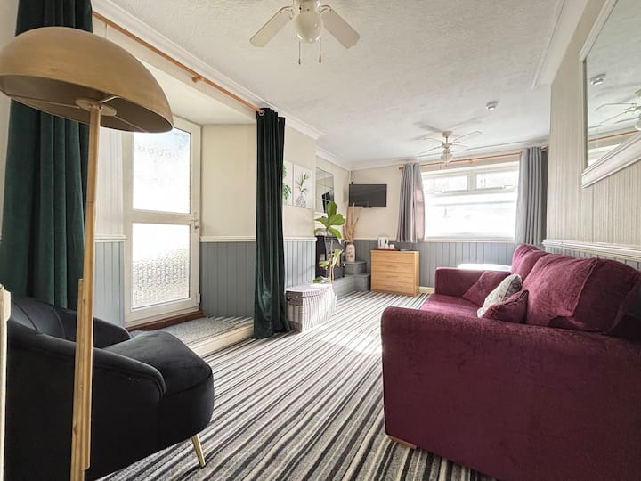 2 Bedroom Cosy Studio Space - Brixham