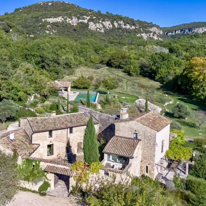 Mas De L'aiguebrun  Xième Siècle - Lourmarin