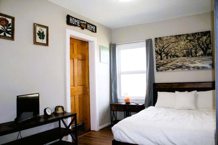 Relaxing Retreat:  Hammocks,  Games & Fun Times - Montana