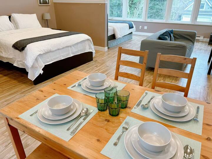 Private Entrance Loft In Ocean Park - White Rock