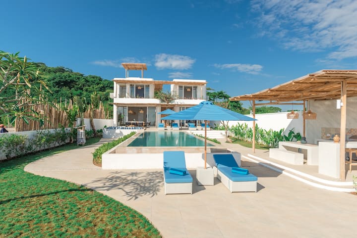 Escape To Paradise In Oceanfront Villa Kandy Ii - Indonesia