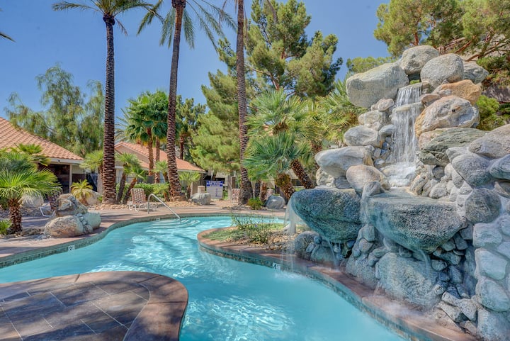 Classy 2br Condo Unit Near The Strip W/ Pool & Spa - Las Vegas Strip, NV