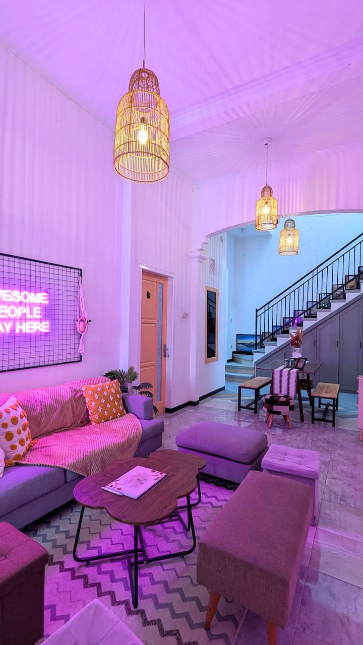 Rumah Besar 7 Bedrooms + Bathrooms Untuk 14 Orang - Malang