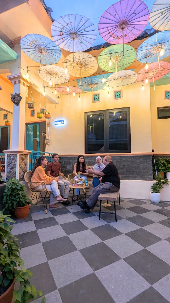 Rumah Besar 7 Bedrooms + Bathrooms Untuk 14 Orang - Malang