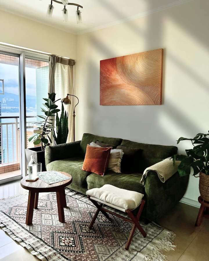 Bright Apartment With Harbour View - Kwai Chung