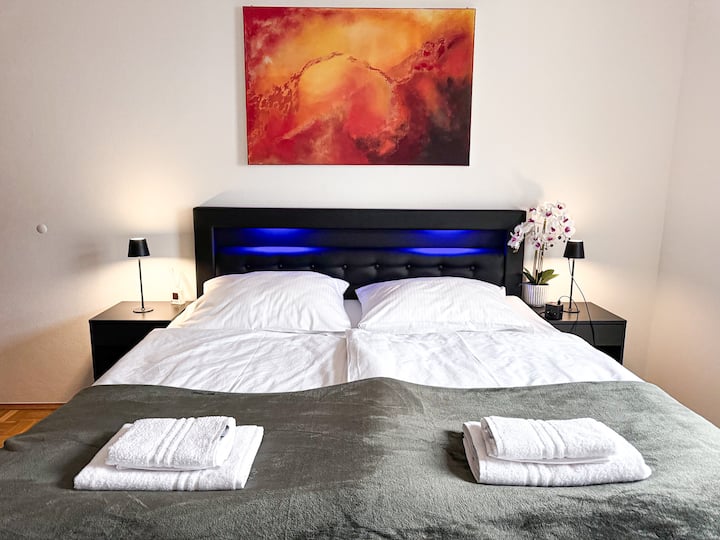 Modern Citycentre House | Gardenterrace | Balcony - Hallbergmoos