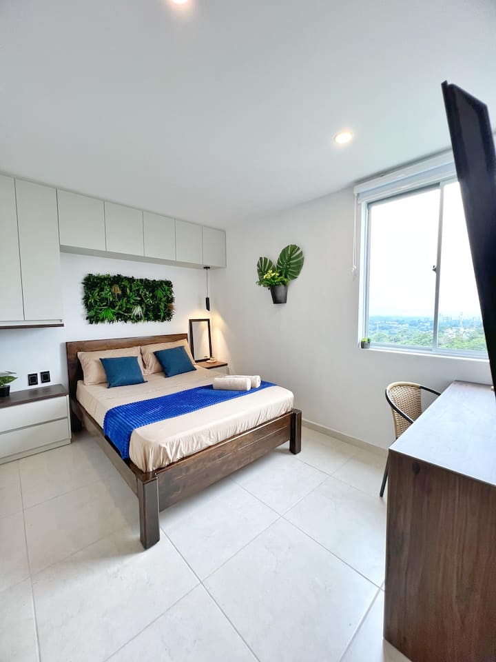 Penthouse W/ Amazing Views | 3br/2b | 600mbps - Armenia