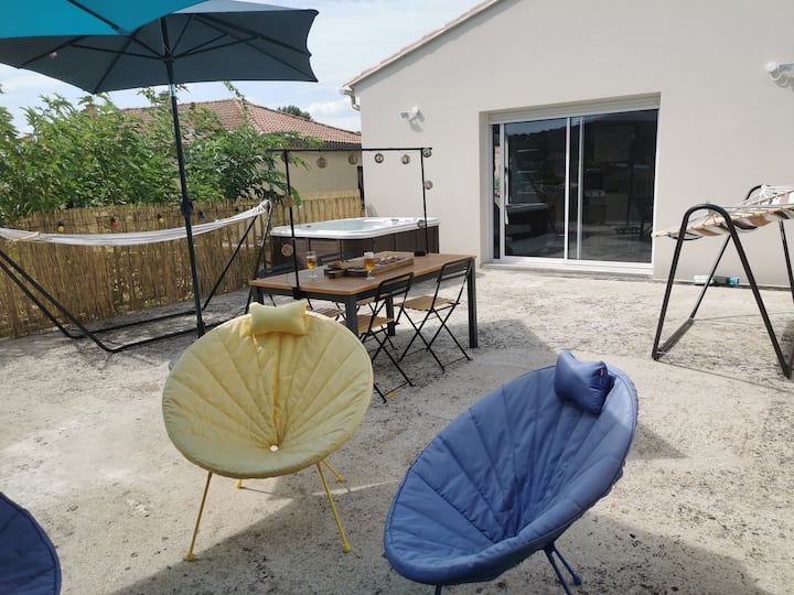 50m2, 4 Personnes , Jacuzzi Et Sauna Privatif - Orange