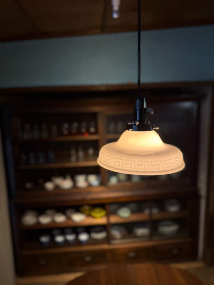 別府駅徒歩9分/再生古民家の一棟貸し/最大6名/一点ものの器や家具に触れ特別な時間を過ごせる宿 - 別府市