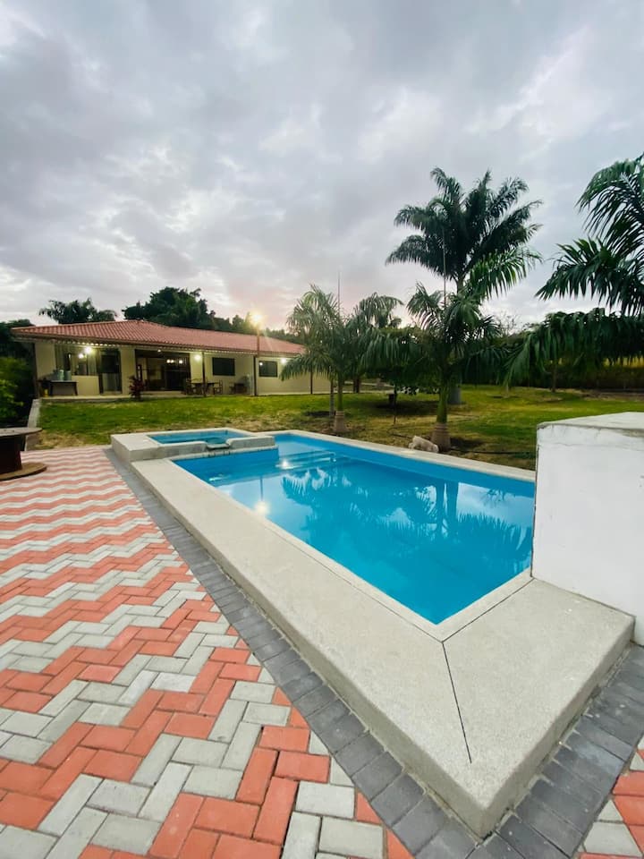 Hermosa Quinta En Yunguilla - Santa Isabel