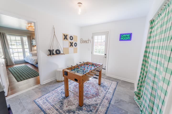 Gameroom, Firepit, Huge Yard | 9 Mins To Downtown - Savannah, GA