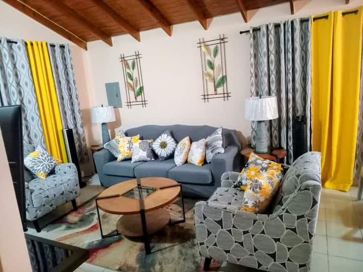 Affordable House - A/c, Wifi, Tv - Close To Beach - Jamaica