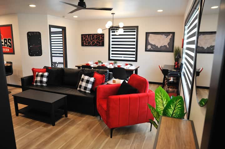 Raider Roost*putting Green*fire Pit*game Room* - Iowa