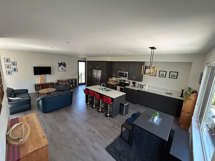 Modern Duplex Close To Downtown, Kvr, Hospital - Penticton