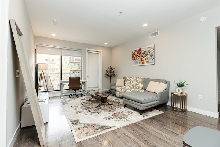 Magnificent Two Bedroom In West Hollywood - Beverly Hills, CA