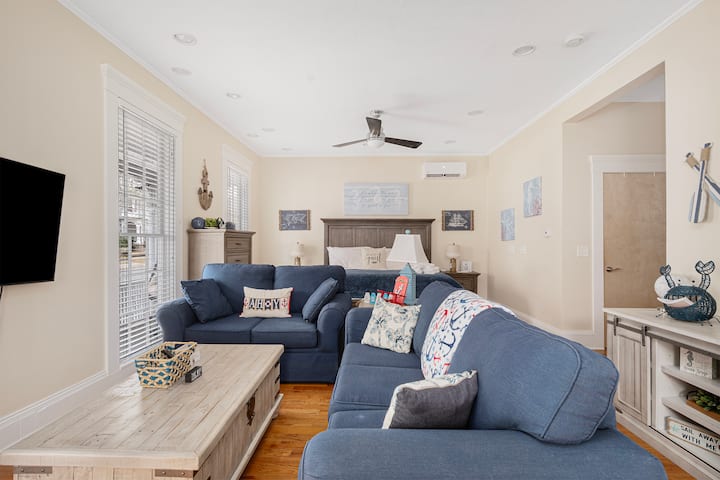 Downtown Bristol Condo Near Ferry & Waterfront - Bristol, RI