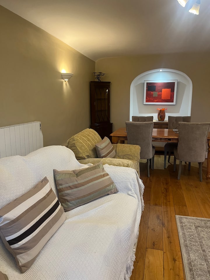 4 Bedroom Apartment, Self Catering. Above Pub/bar - Nenagh