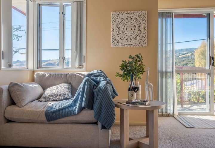 Spacious Home Close To The Waterfront - Akaroa