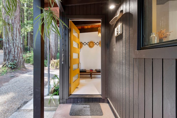 Retro Cabin Escape In The Woods - Monte Río, CA