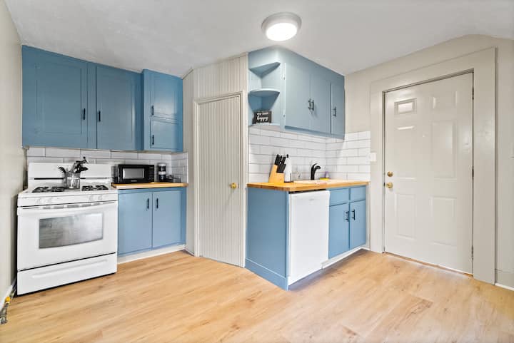 1 Bdr Apt. Half A Mile From Parkview Field - Fort Wayne, IN