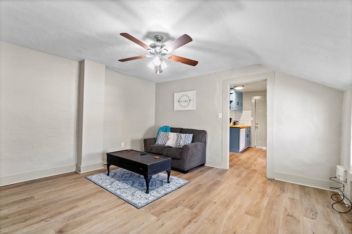 1 Bdr Apt. Half A Mile From Parkview Field - Fort Wayne, IN